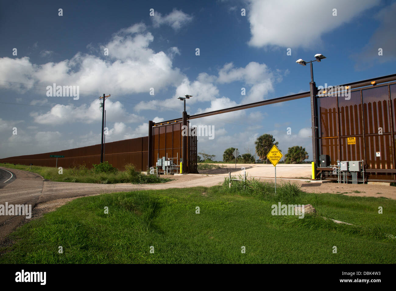 Border fence gate hi-res stock photography and images - Alamy