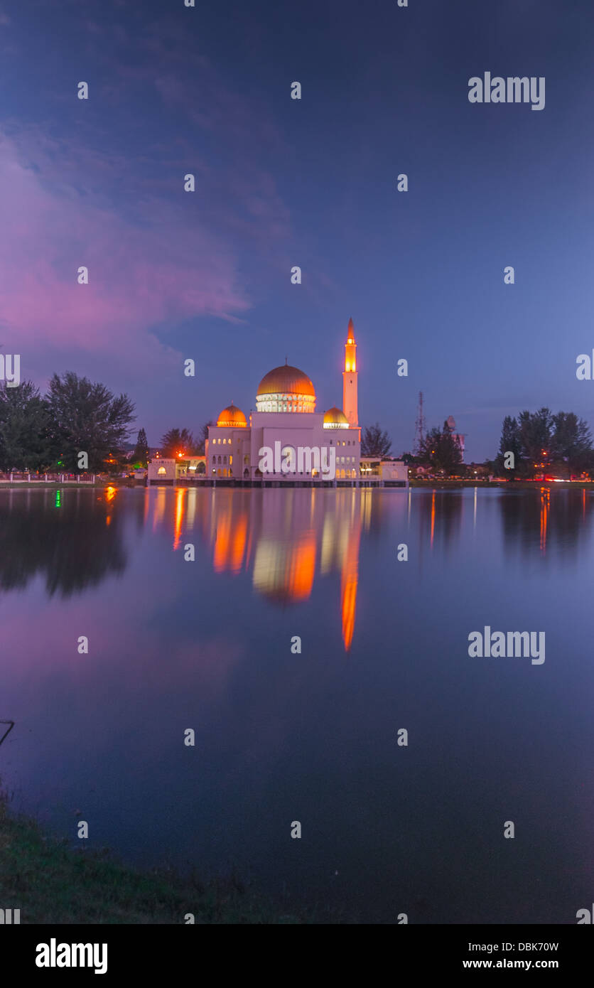 assalam mosque puchong, selangor, malaysia at night with reflection ...