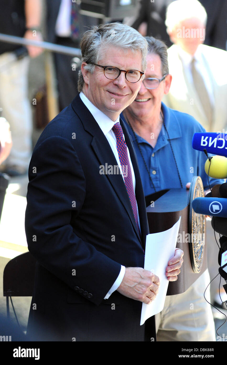 Manhattan District Attorney Cy Vance speaks at a press conference ...