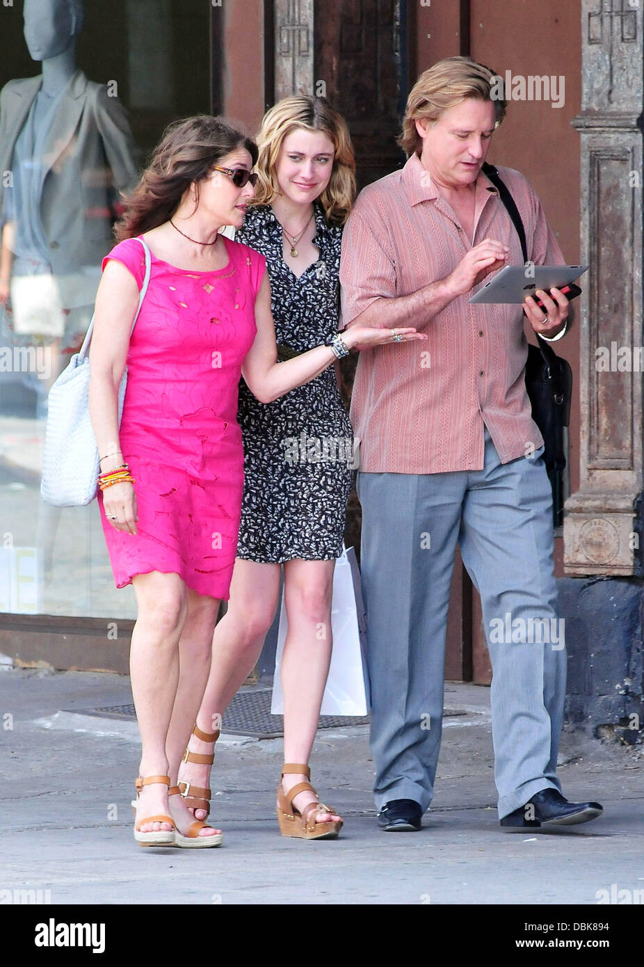 Debra Winger, Bill Pullman and Greta Gerwig on the set of their new ...