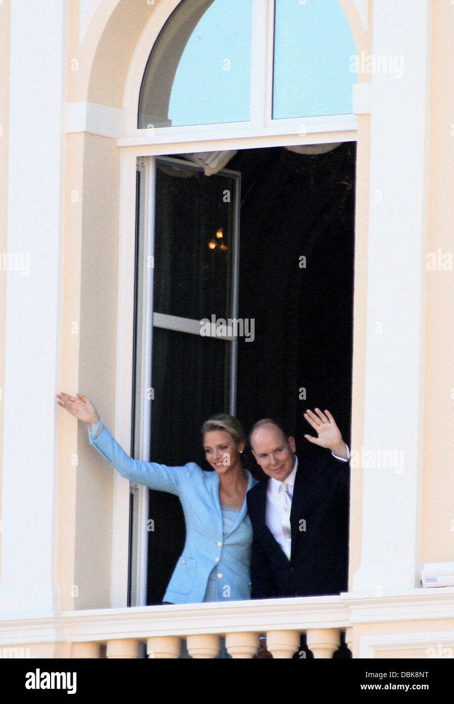 Princess Charlene of Monaco and Prince Albert II of Monaco pose on the ...