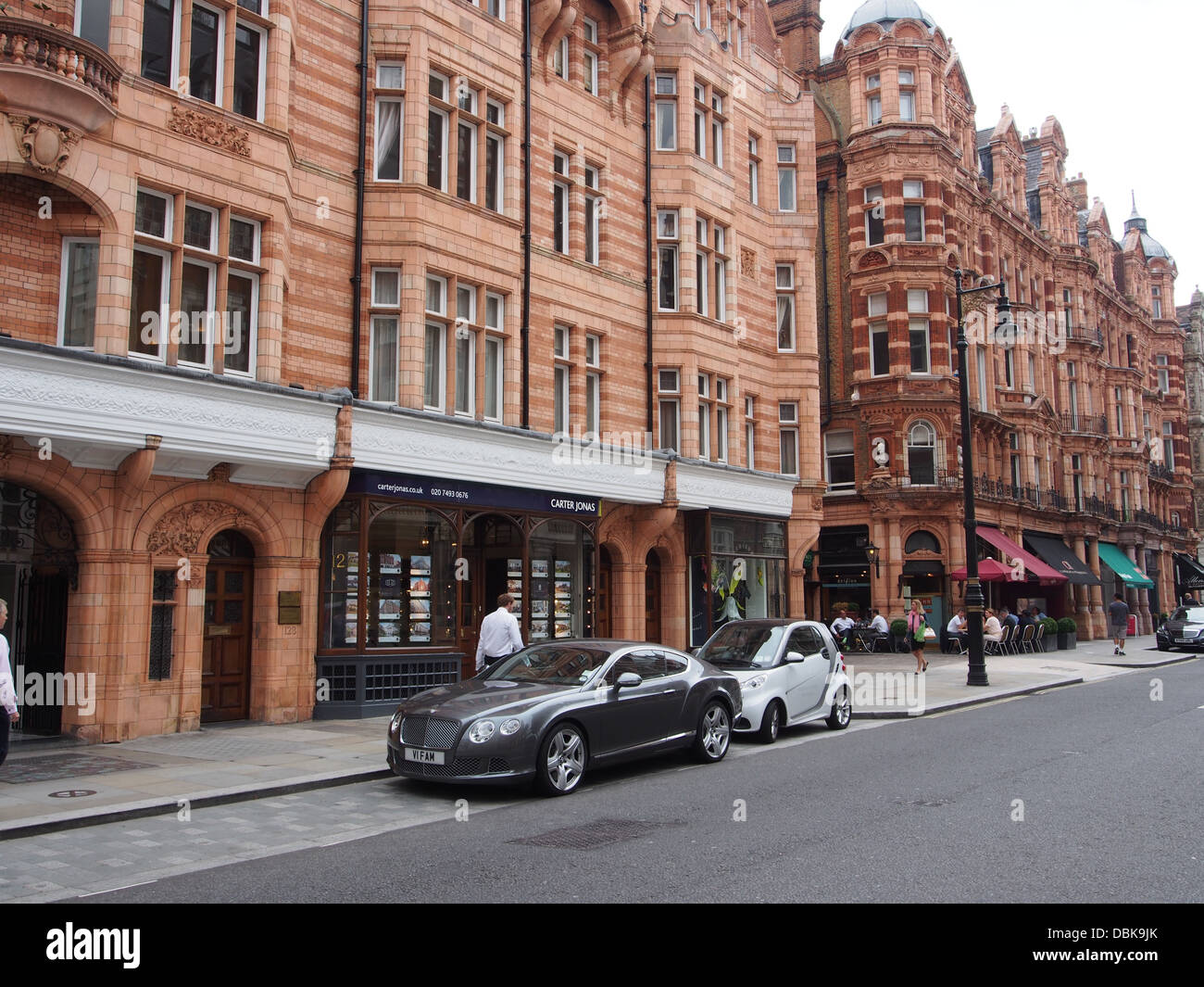 London Mayfair street expensive shops Stock Photo - Alamy