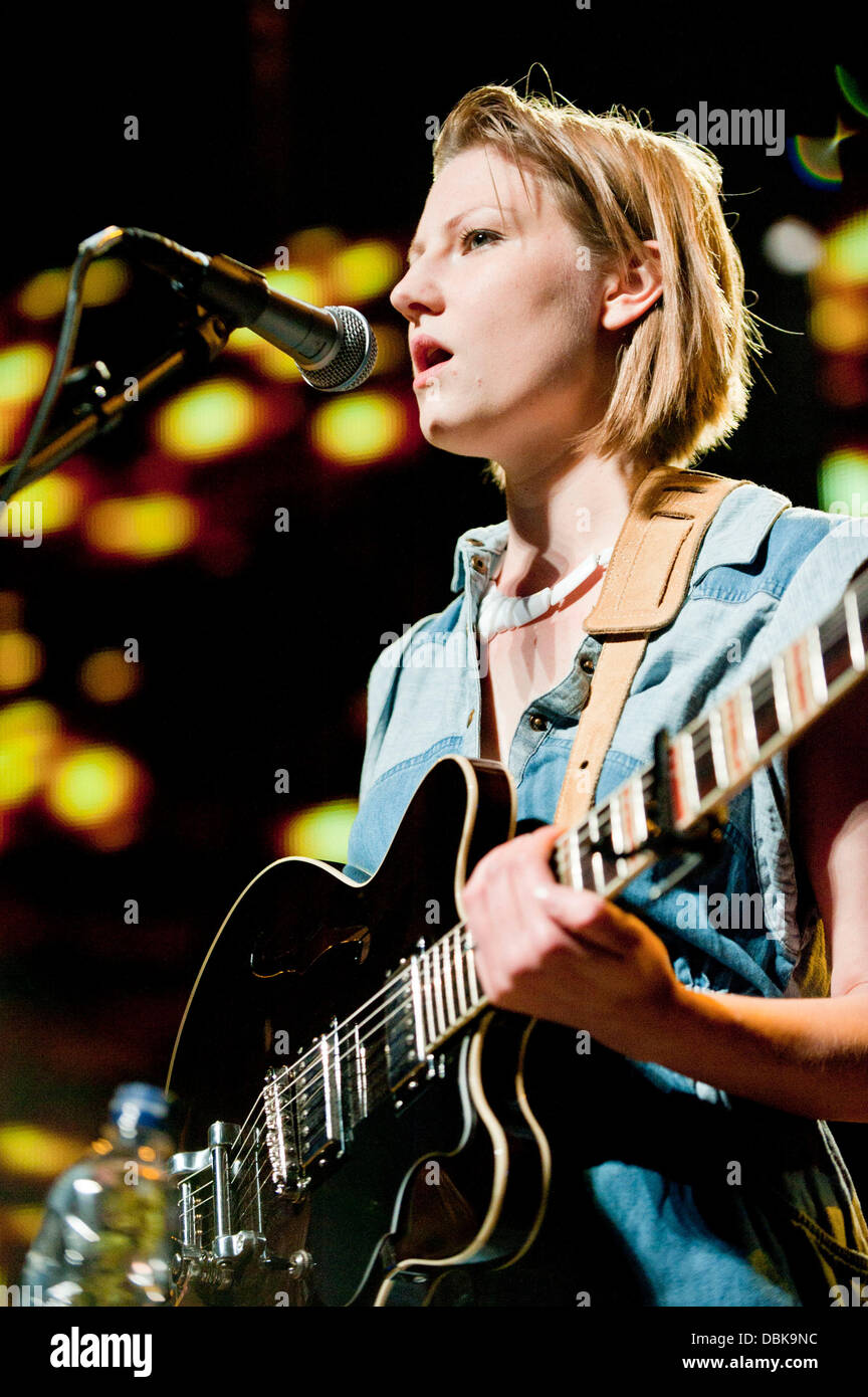Smoke Fairies playing at the Roundhouse in London for the iTunes ...
