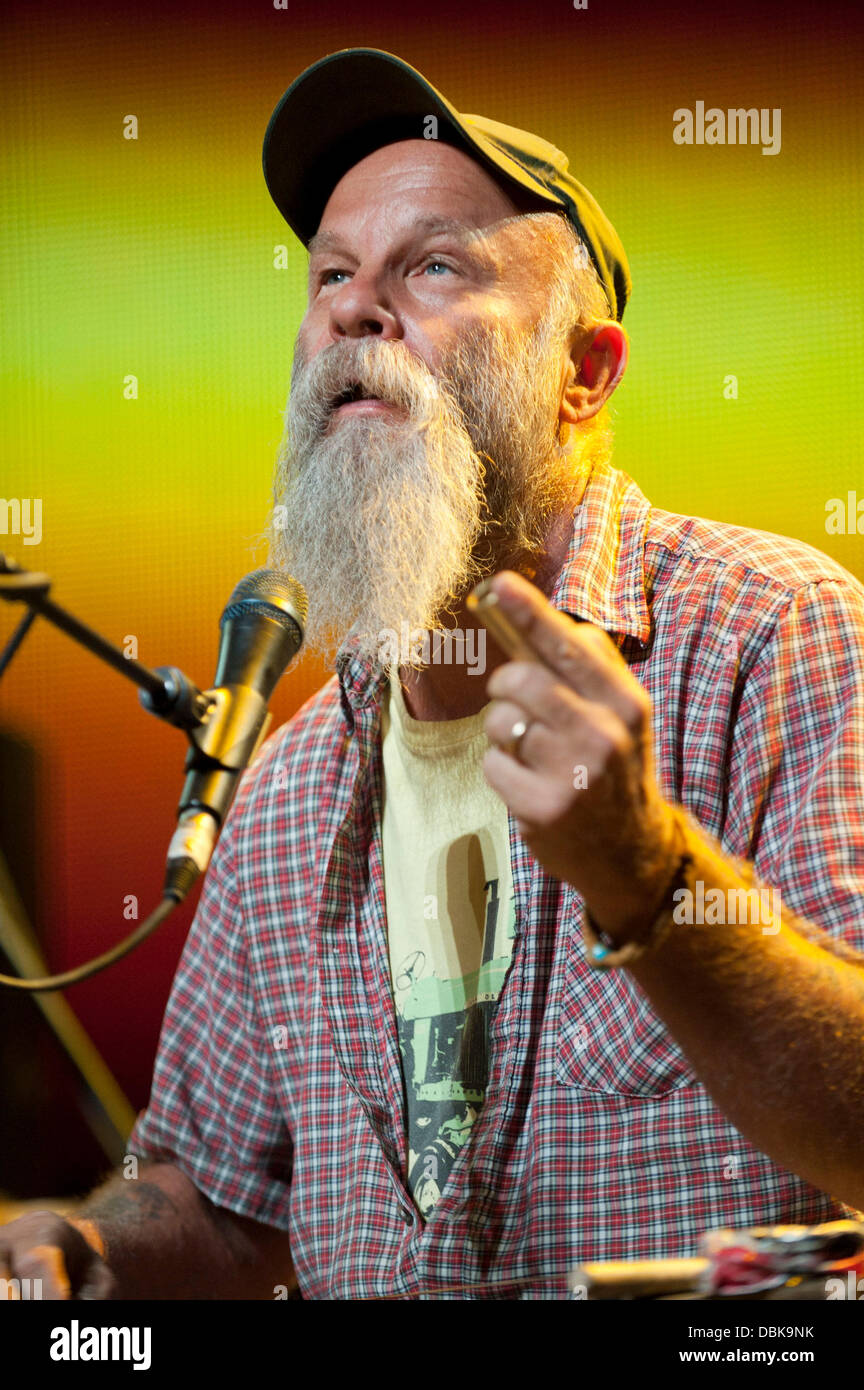 Seasick Steve playing at the Roundhouse in London for the iTunes ...