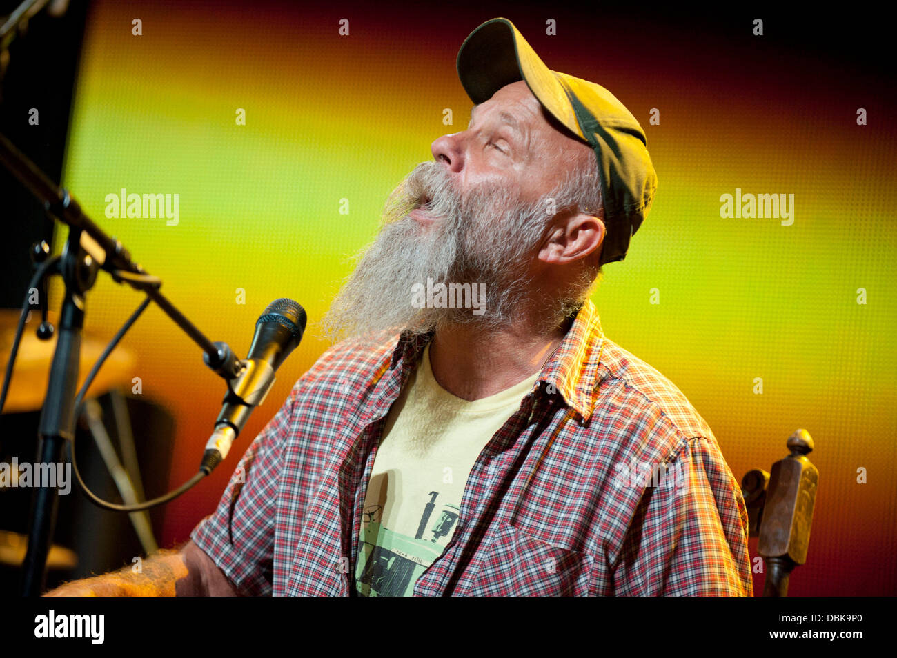 Seasick Steve playing at the Roundhouse in London for the iTunes ...