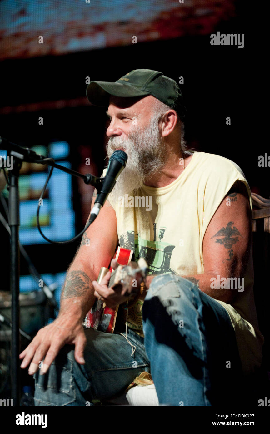 Seasick Steve playing at the Roundhouse in London for the iTunes ...
