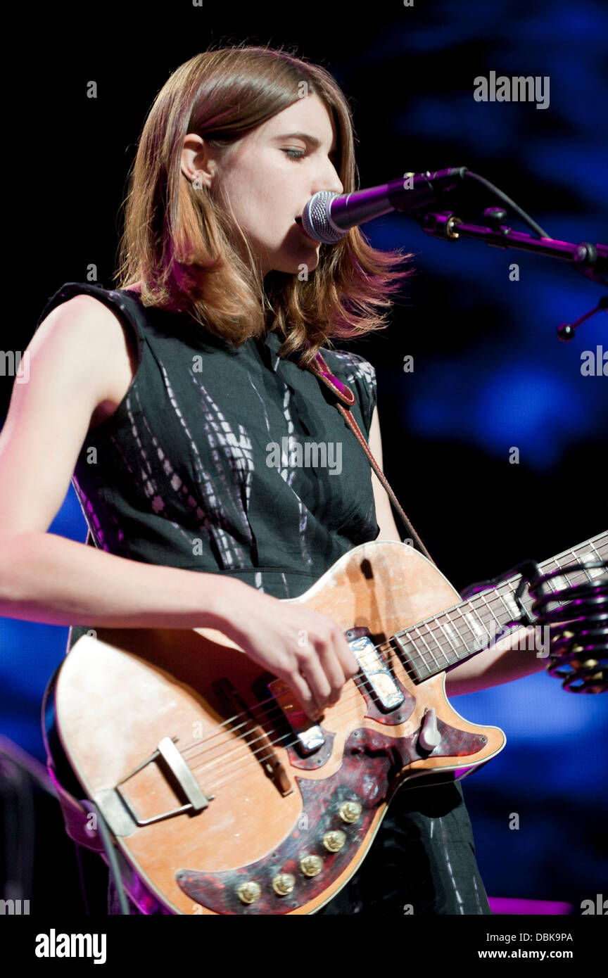 Smoke Fairies playing at the Roundhouse in London for the iTunes ...