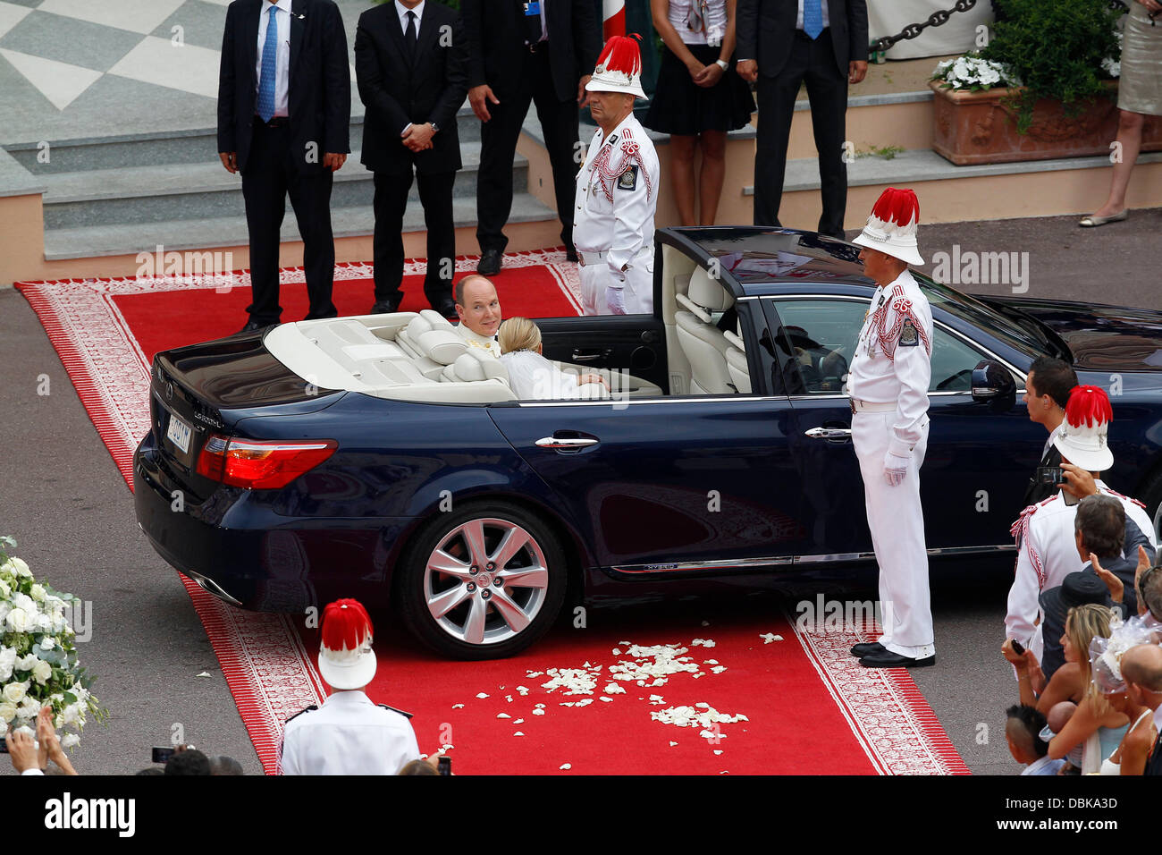 Prince Albert II of Monaco and Princess Charlene of Monaco Religious ...