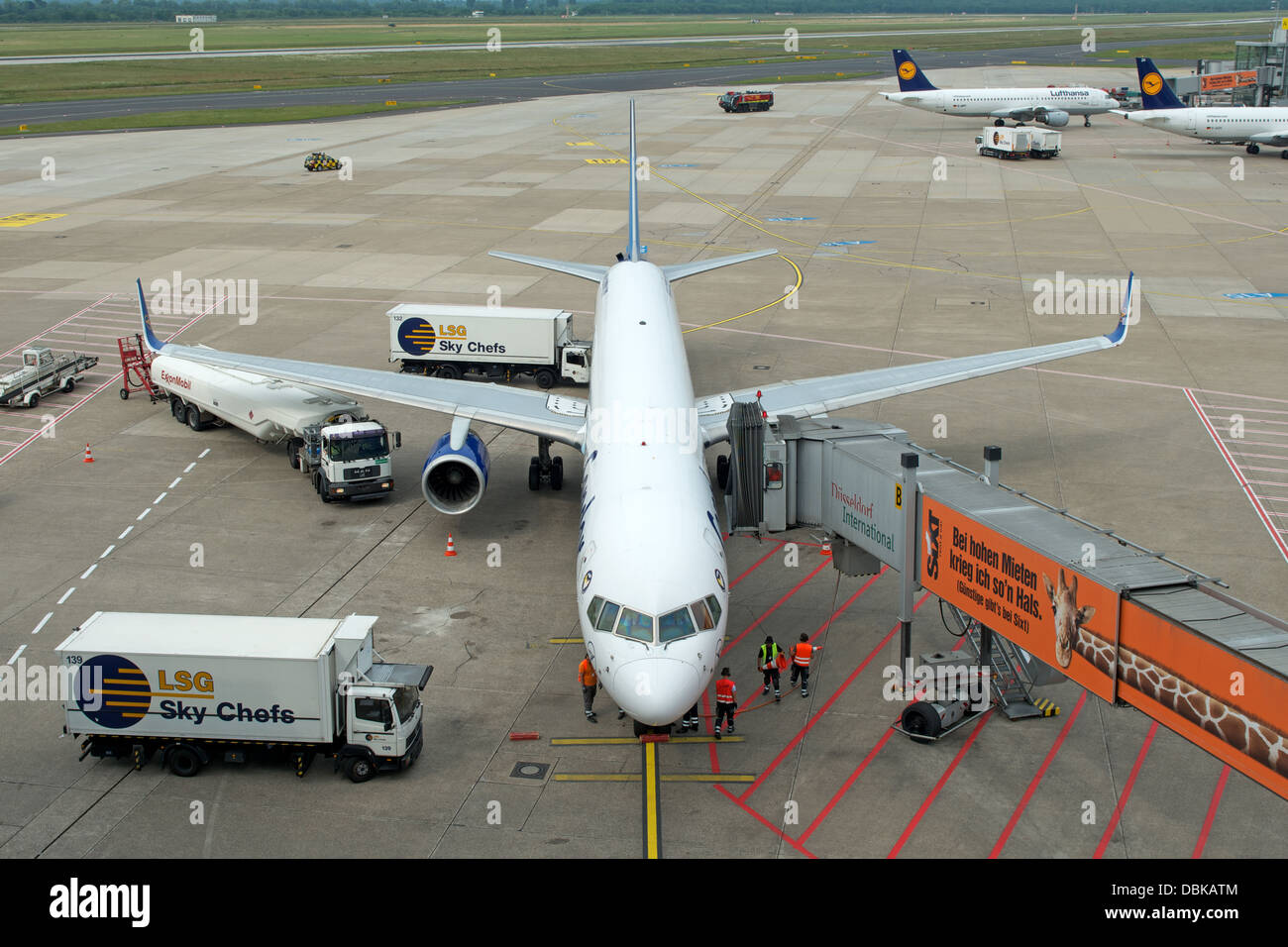 Boeing 757-500 Dusseldorf International airport Germany Stock Photo - Alamy