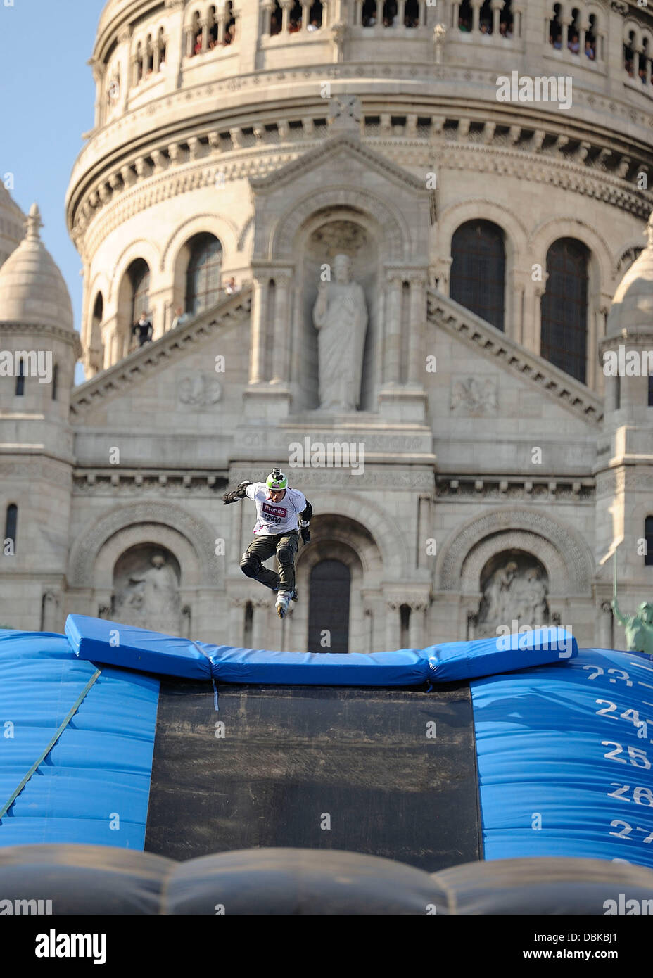 Champion roller skater Taig Khris sets a new world record by jumping ...