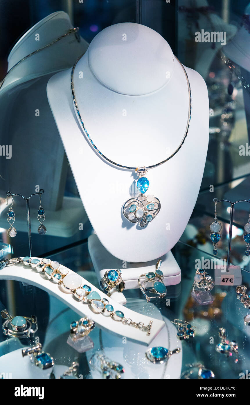 Luxury jewel hi-res stock photography and images - Alamy