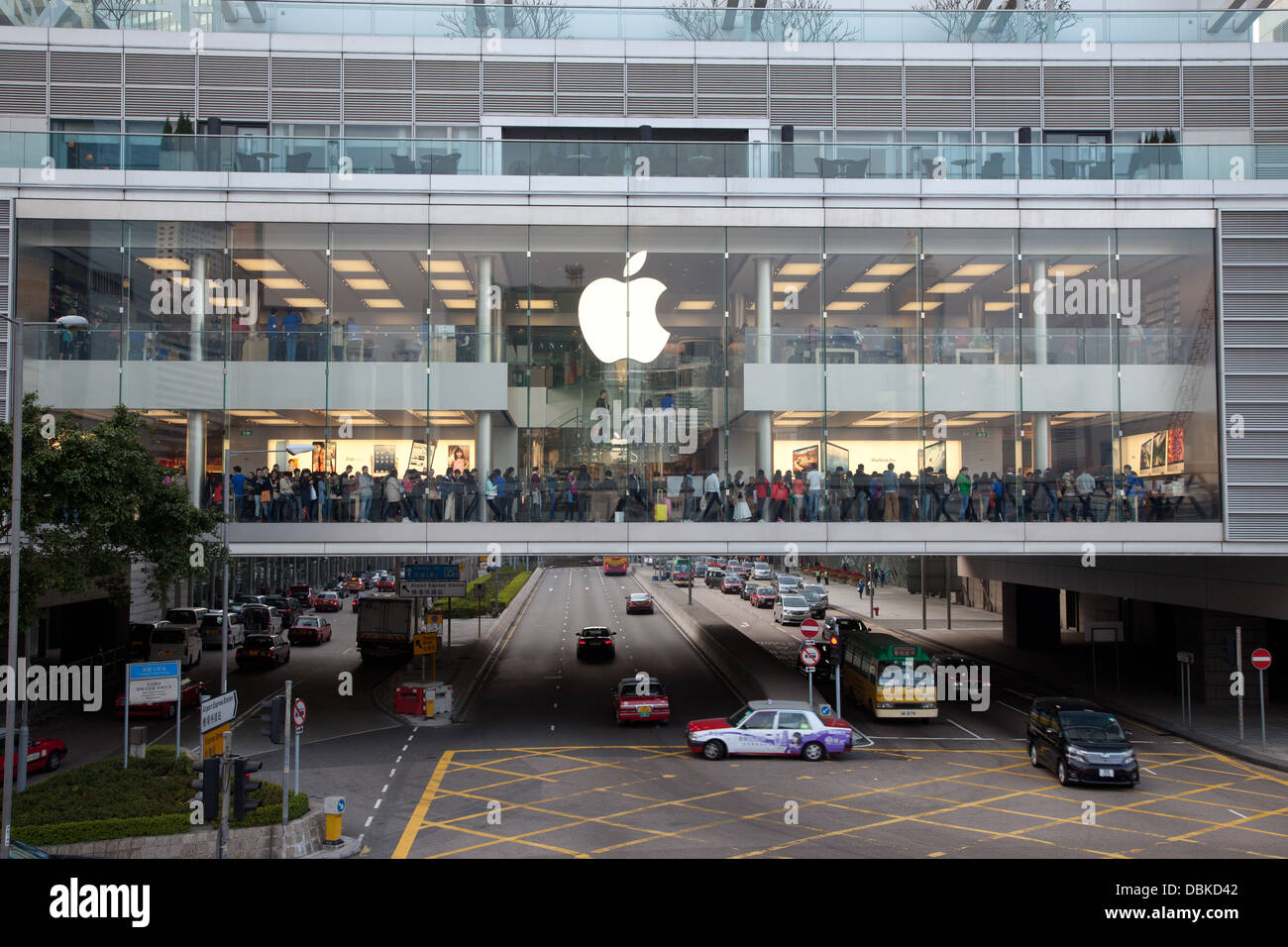 Apple store sign hi-res stock photography and images - Alamy