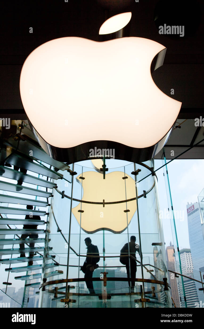 Apple store people shopping hi-res stock photography and images - Alamy