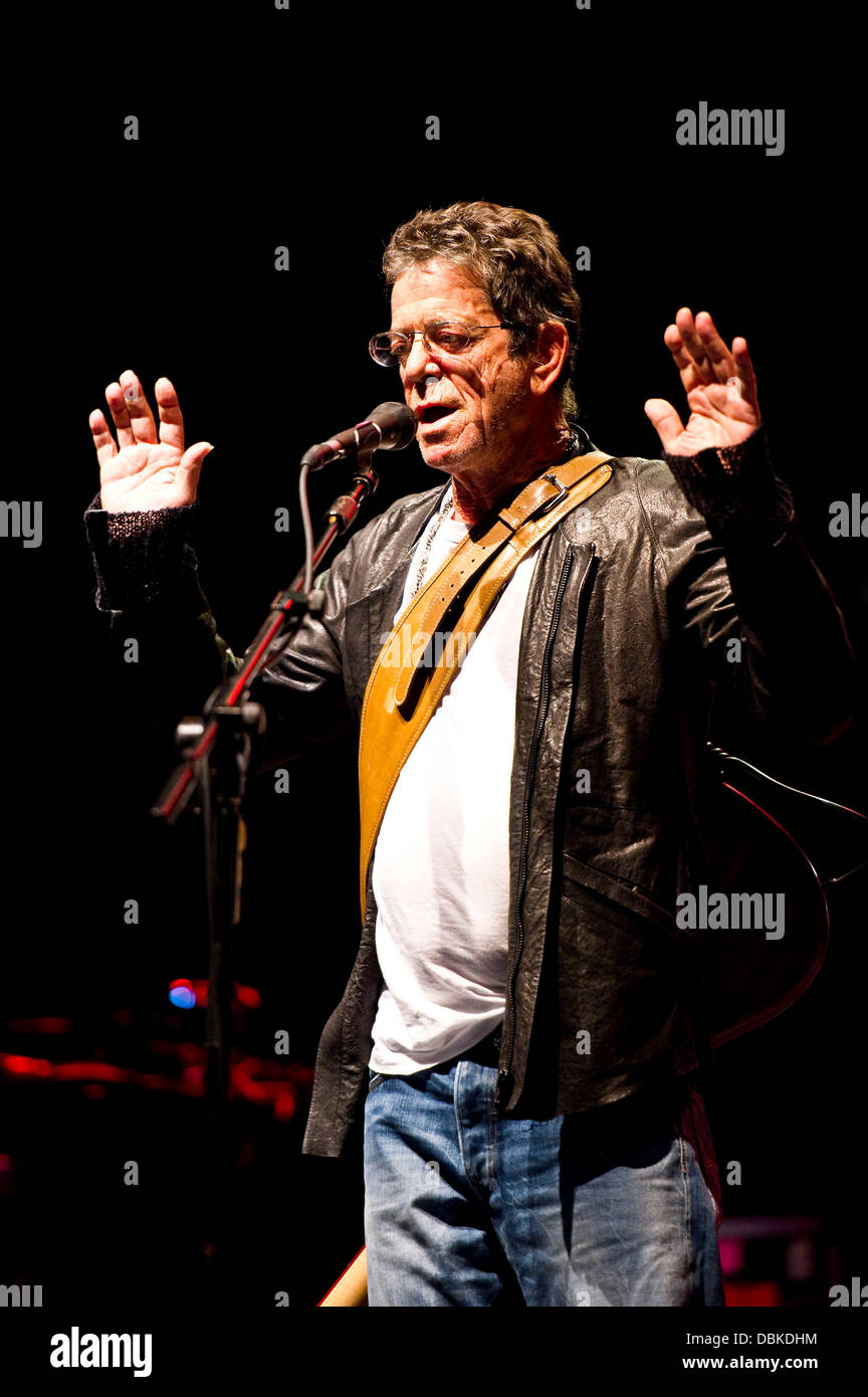 Lou reed performing hi-res stock photography and images - Alamy