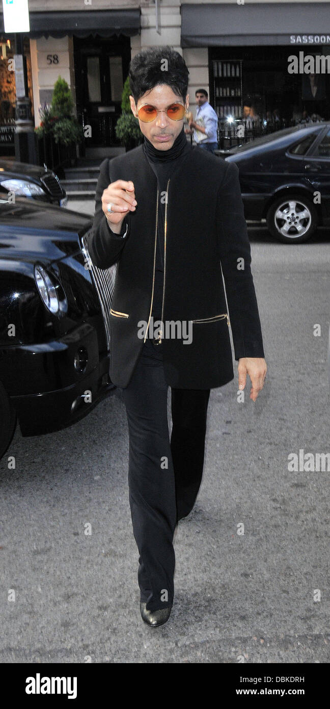 Prince arrives back at his London Hotel Lodon, England - 04.07.11 ...