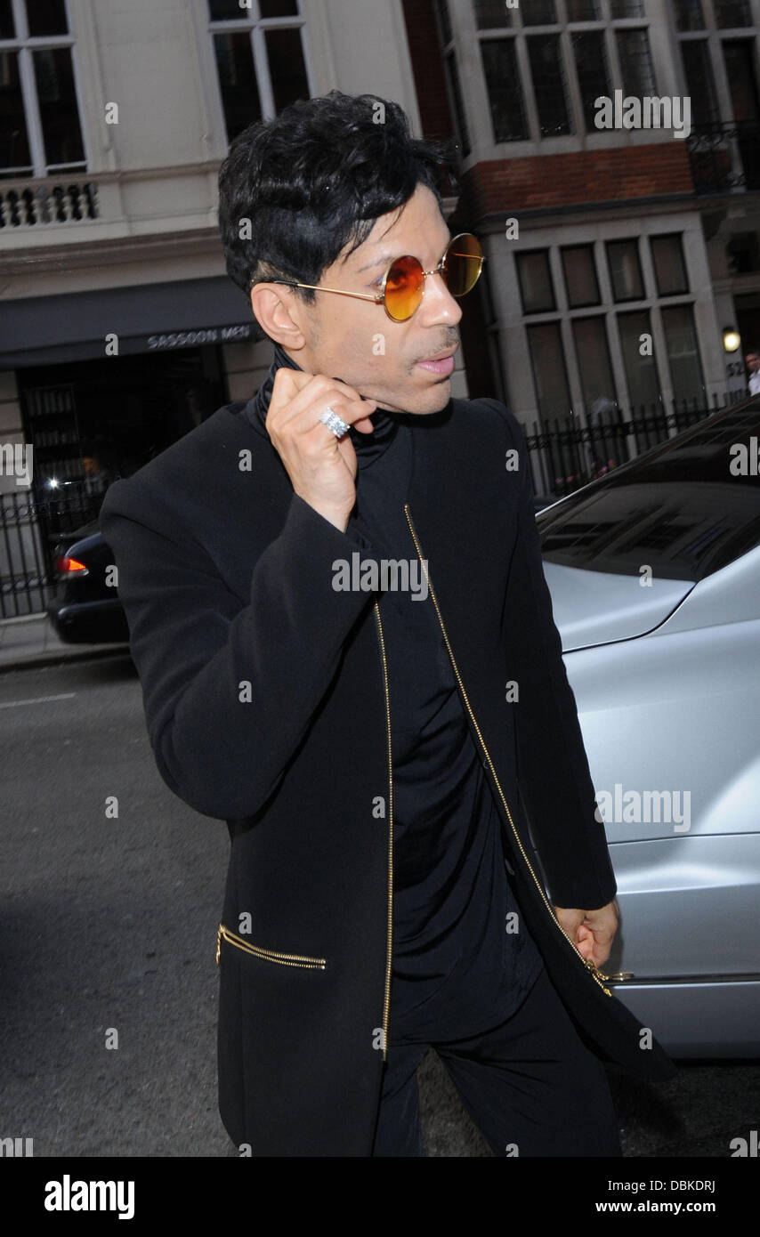 Prince arrives back at his London Hotel Lodon, England - 04.07.11 ...