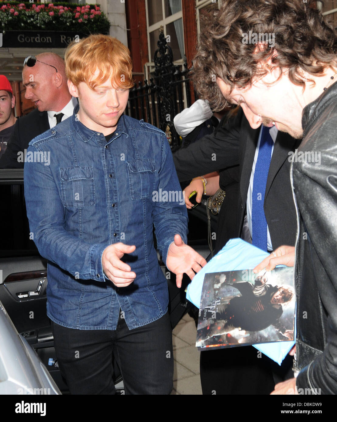 Harry Potter star, Rupert Grint, signs autographs outside Claridges ...