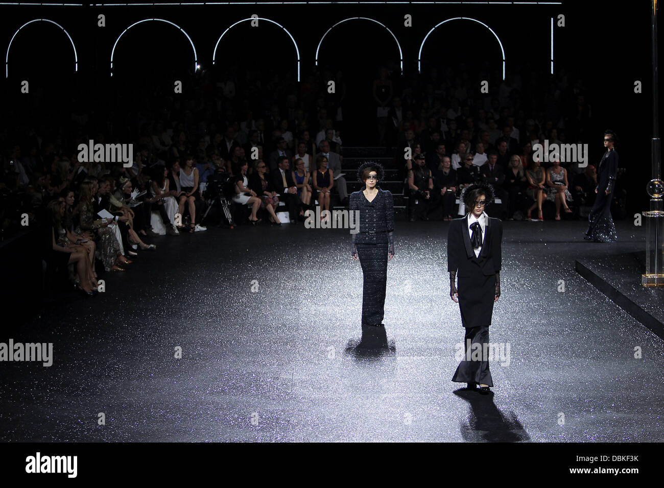 Model Paris Fashion Week - creations by German designer Karl Lagerfeld ...