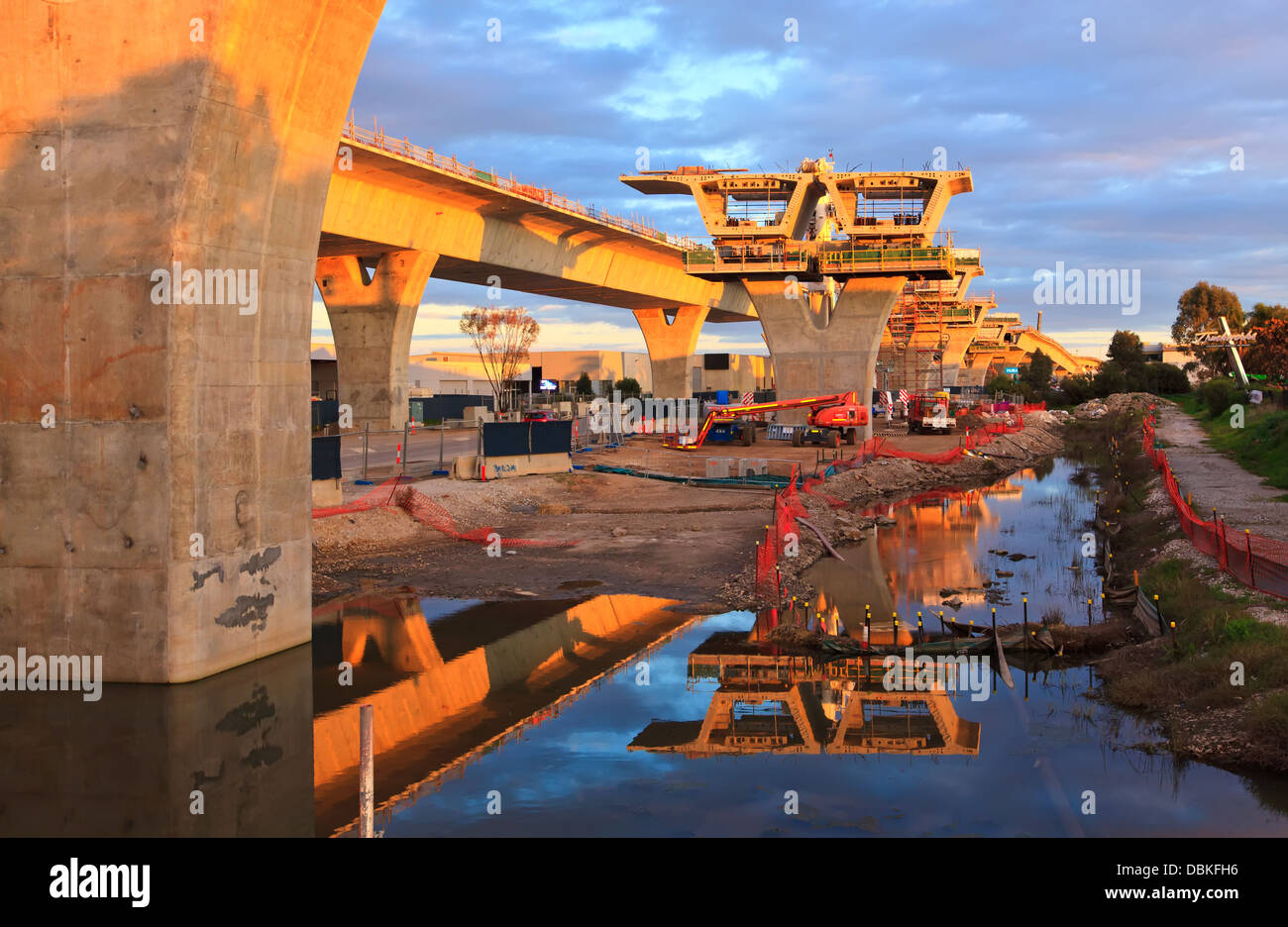 Construction of the South Road Superway in the northern suburbs of ...