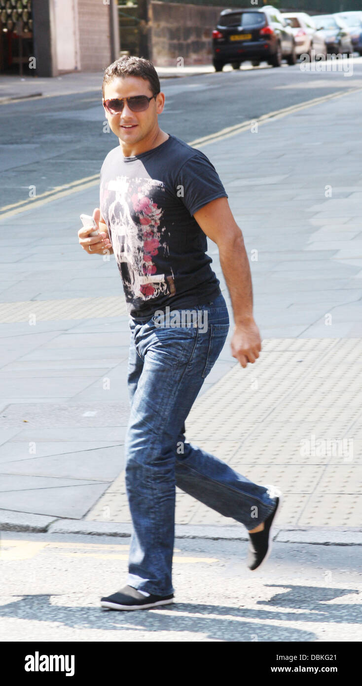 Coronation Street actor Ryan Thomas goes for coffee with a friend ...