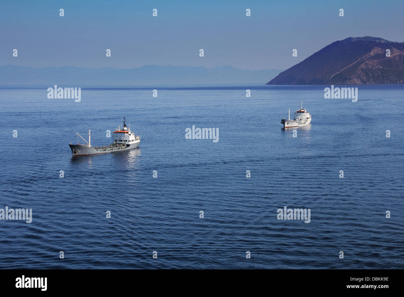 Tankers at anchor hi-res stock photography and images - Alamy