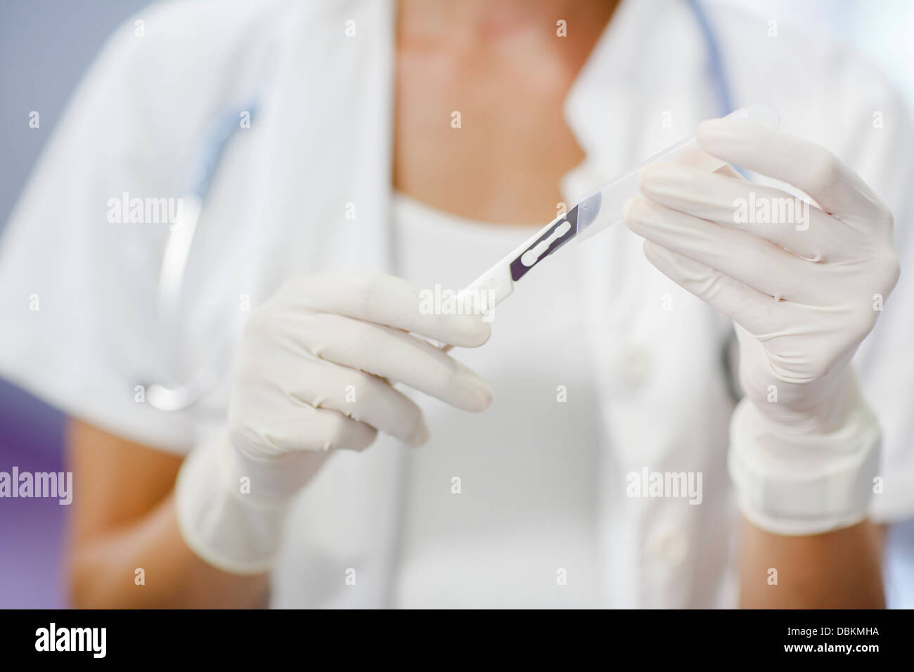 Plastic surgeon holding scalpel hi-res stock photography and images - Alamy