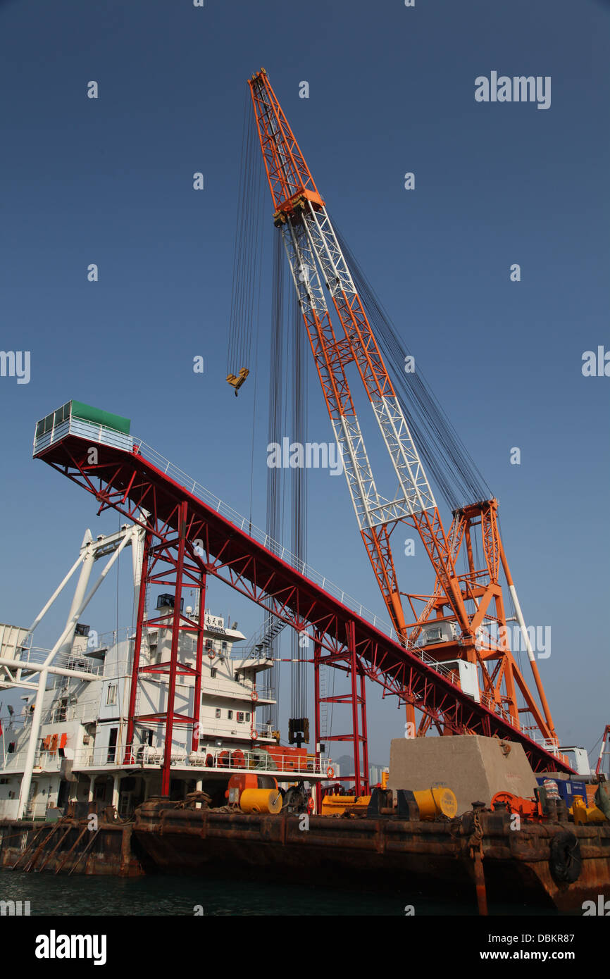 pipe laying and dredging dredger hong kong harbour Stock Photo - Alamy
