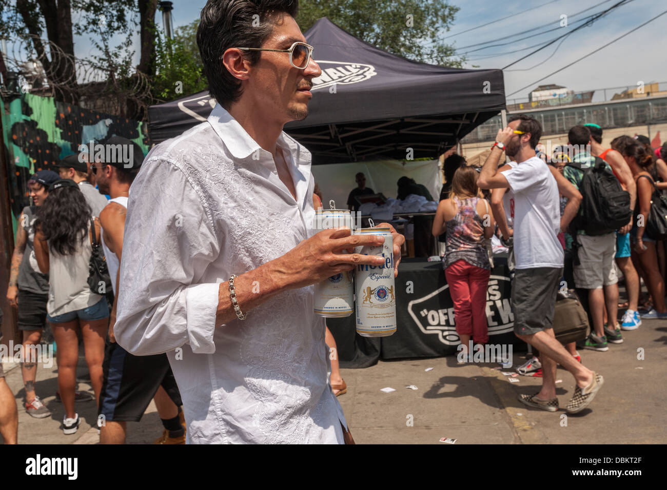 Neighborhood block party hi-res stock photography and images - Alamy