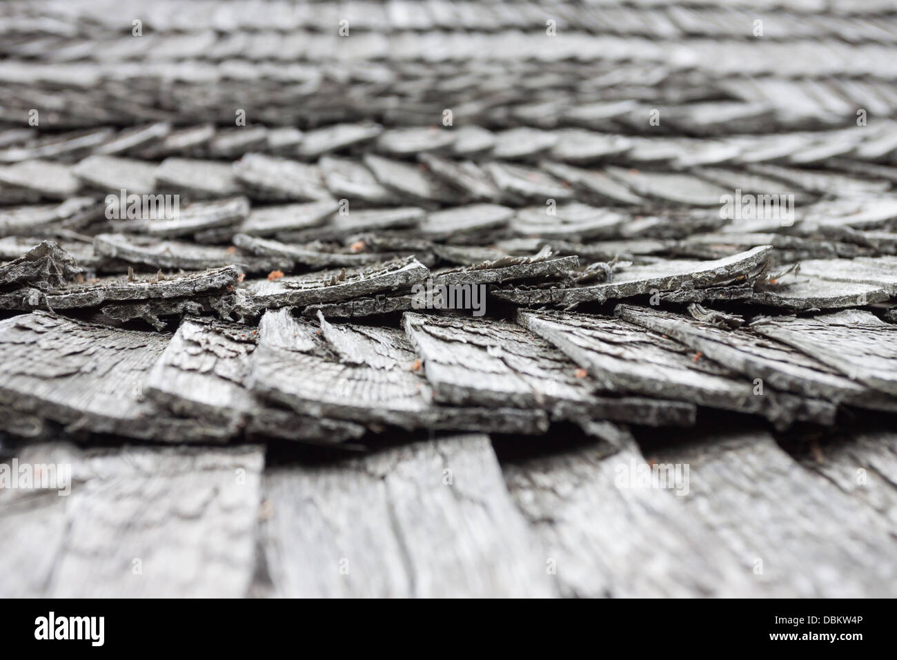 Old worn shingle roof pattern hi-res stock photography and images - Alamy