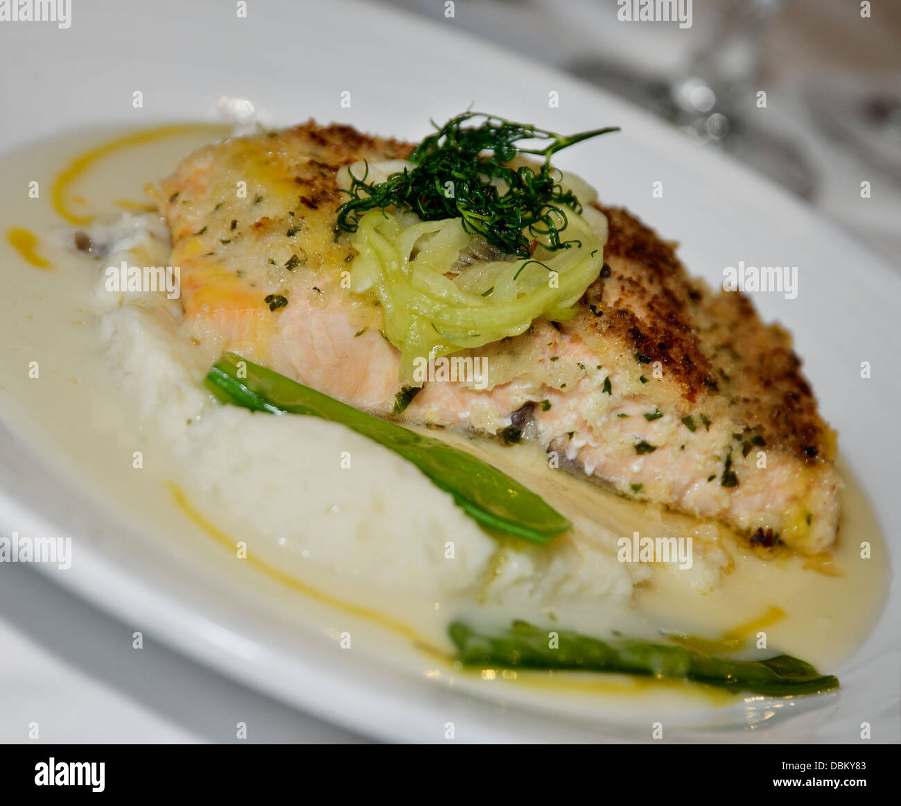 Fish mashed potatoes and peas hi-res stock photography and images - Alamy