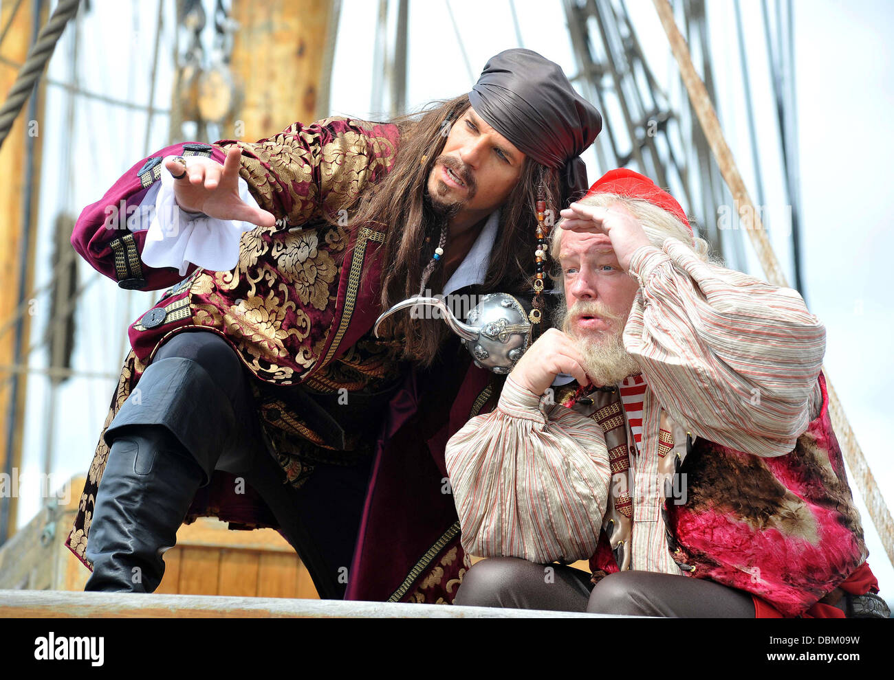 Ben Richards as Captain Hook and Les Dennis as Pirate Smee The cast of ...