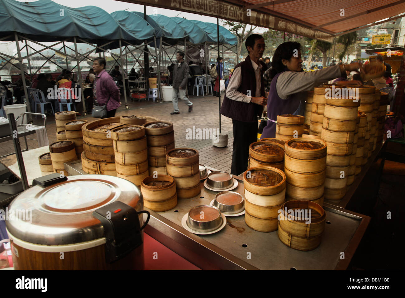 Dim street hi-res stock photography and images - Alamy
