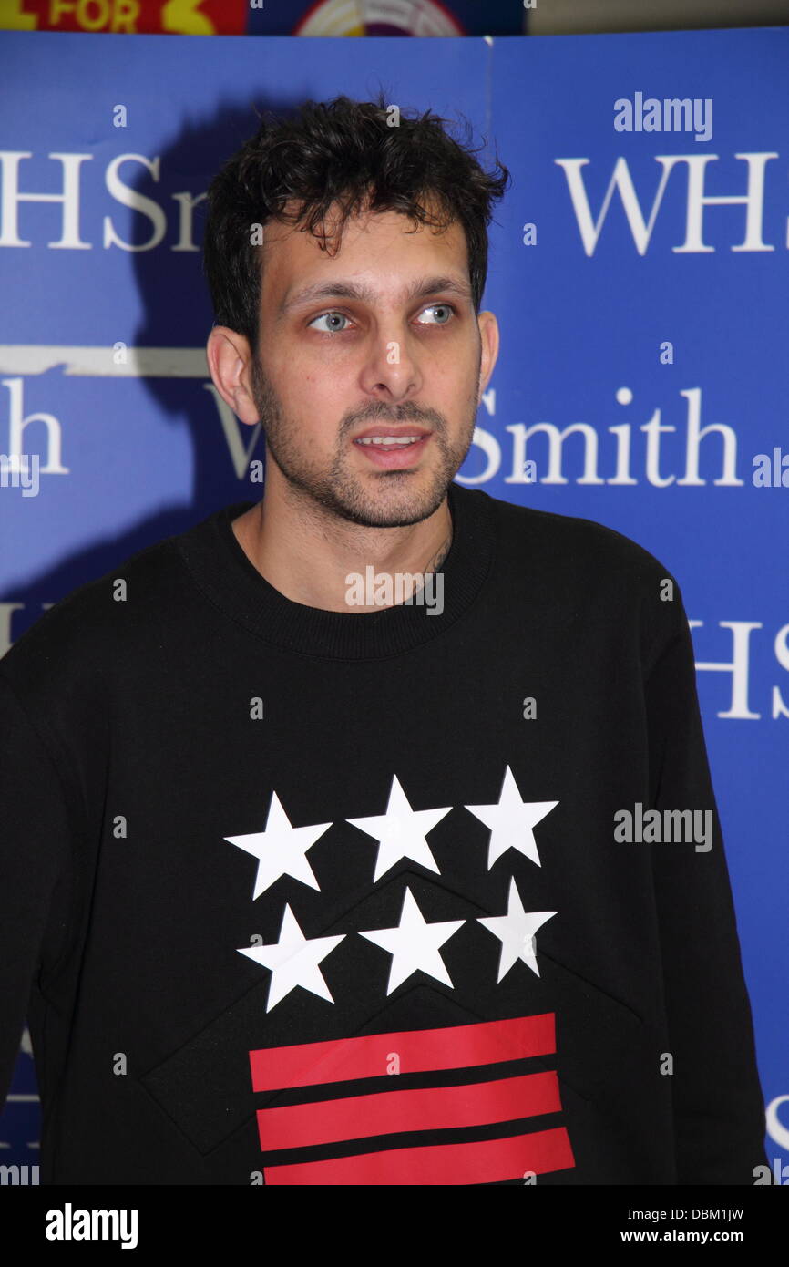 TV magician Steven 'Dynamo' Frayne signs ‘Nothing is Impossible: The ...