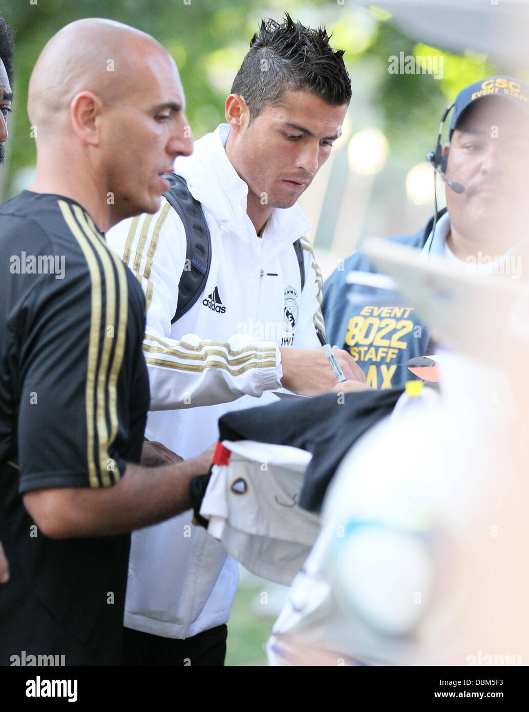 Cristiano ronaldo signs for real madrid hi-res stock photography and ...