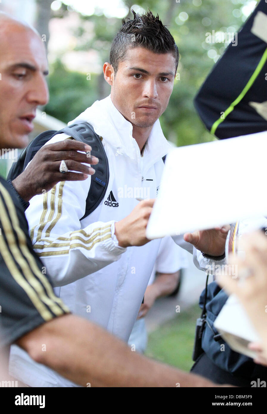 Cristiano ronaldo signs for real madrid hi-res stock photography and ...