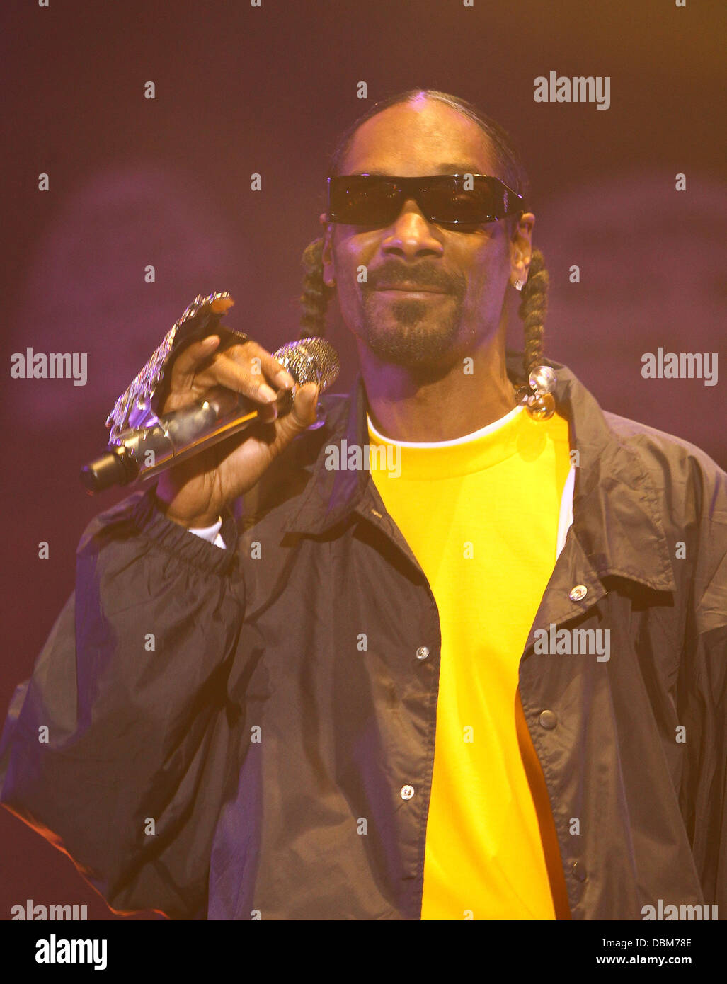 Snoop dogg t shirt hi-res stock photography and images - Alamy