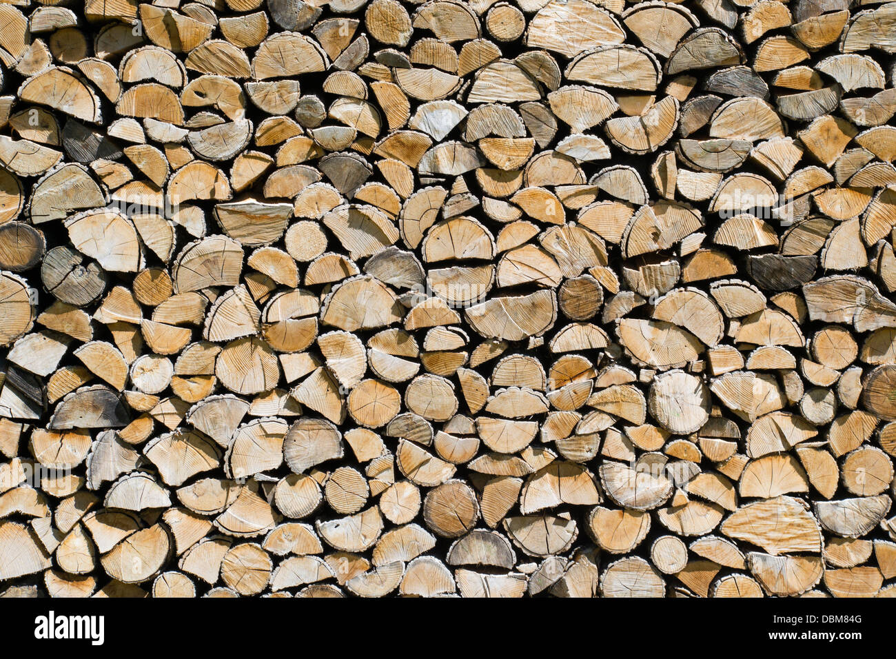 Stack of logs creating interesting pattern Stock Photo - Alamy