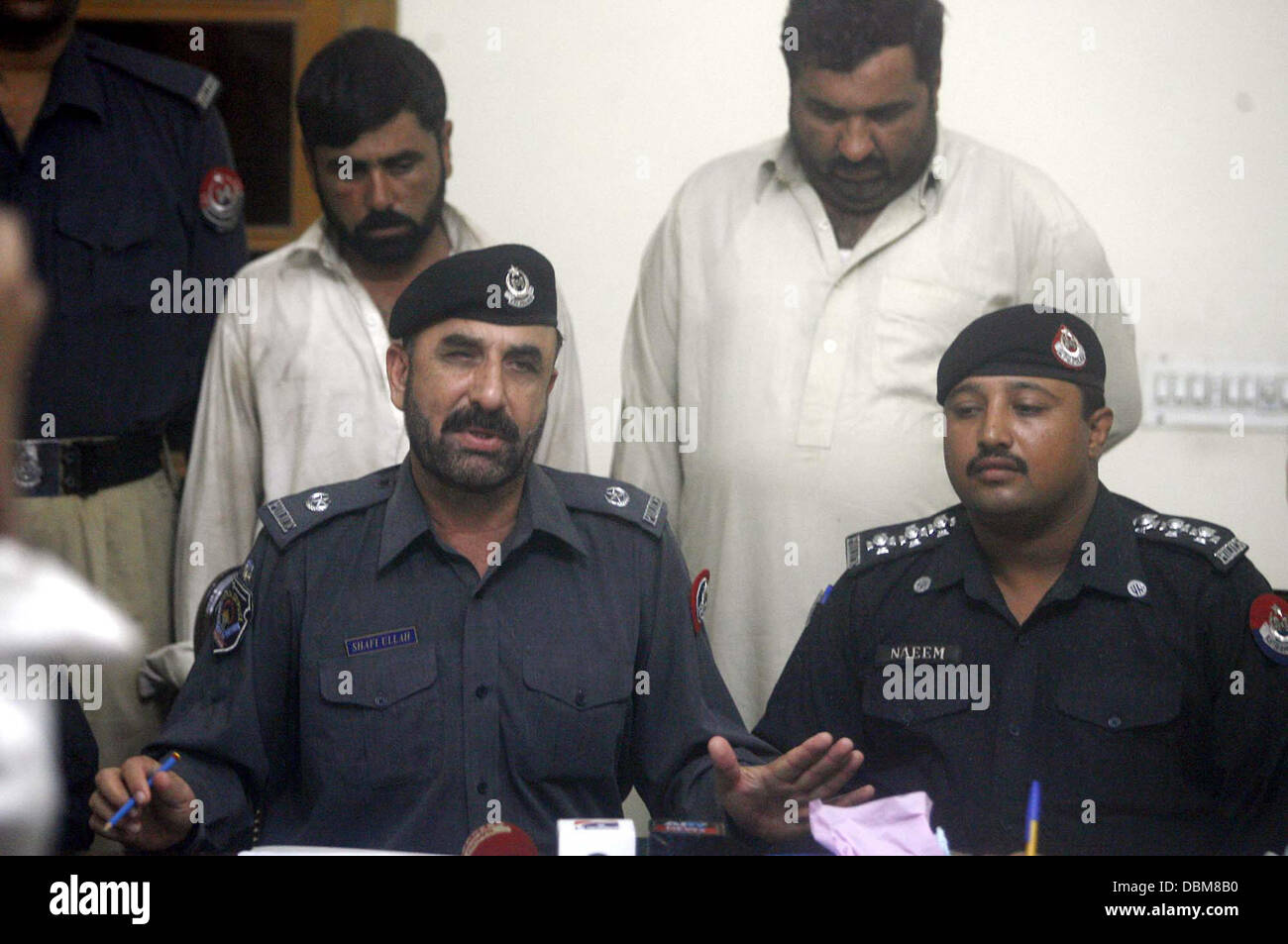 Superintendent of Police (SP) Rural Shafiullah along with arrested ...