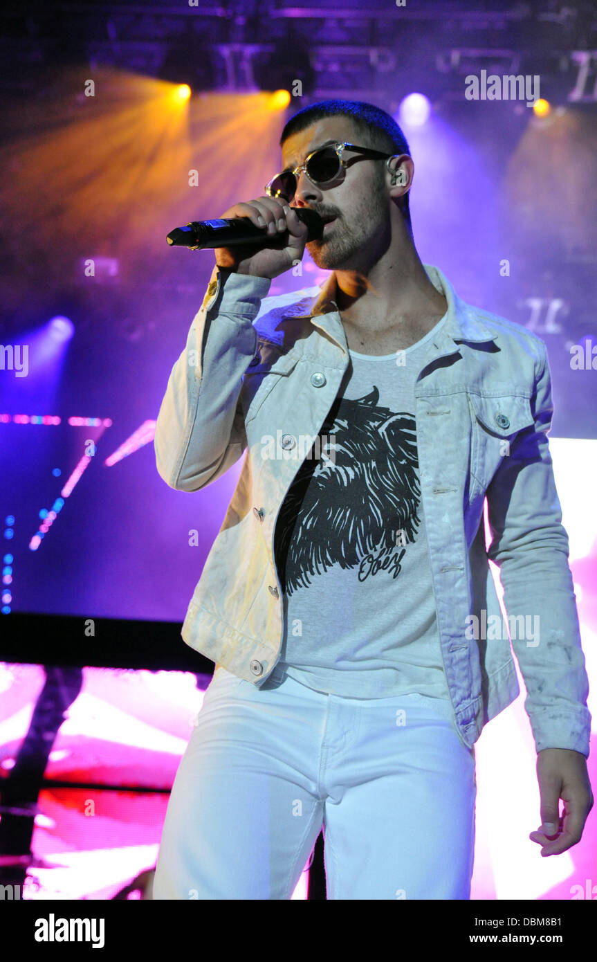 The jonas brothers hi-res stock photography and images - Alamy