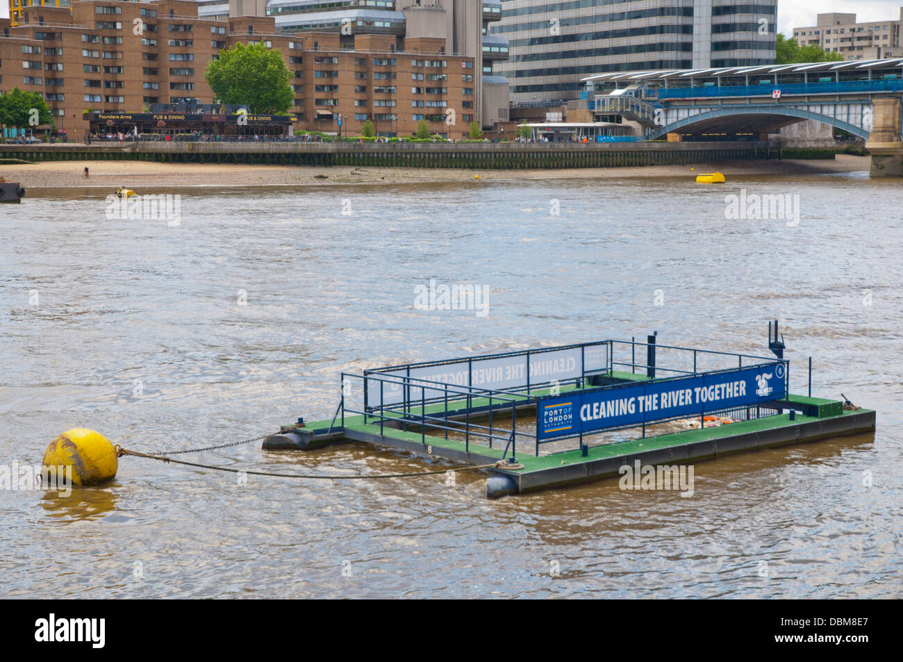 Cleaning the river thames hi-res stock photography and images - Alamy