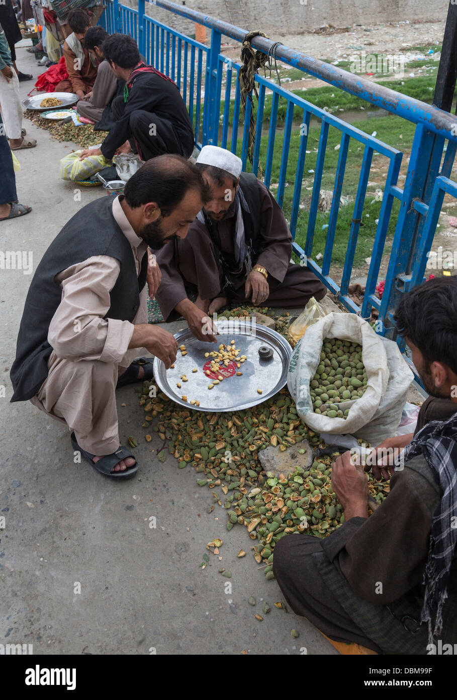 Afghanistan kabul bazaar hi-res stock photography and images - Alamy