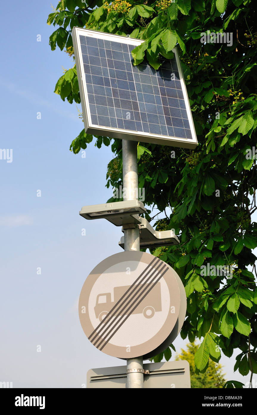 Solar panel sign hi-res stock photography and images - Alamy