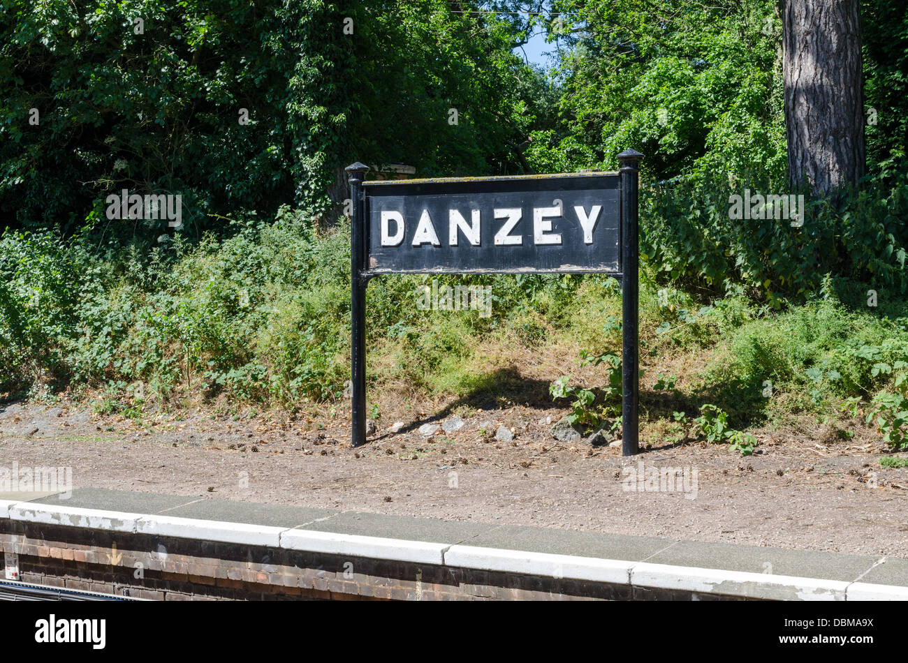 Old railway platform hi-res stock photography and images - Alamy