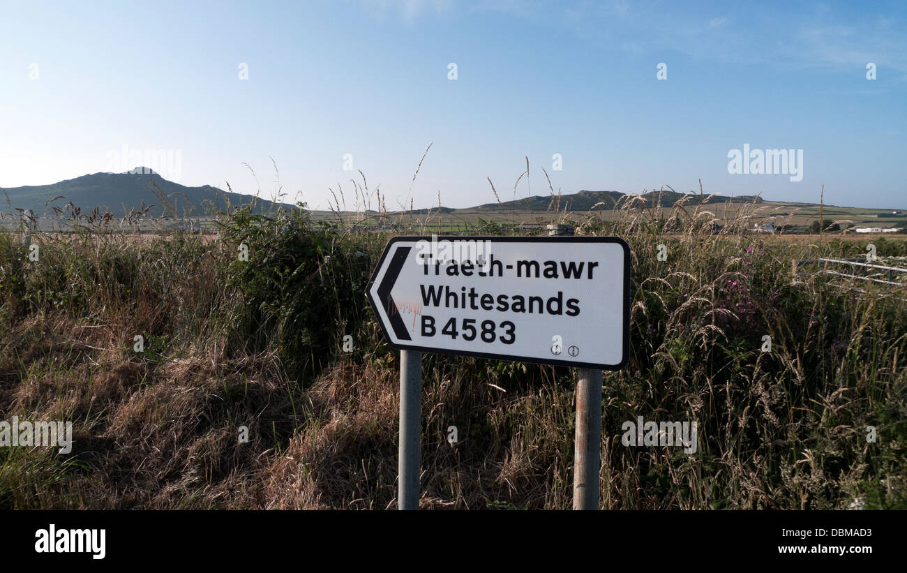 Welsh road signs hi-res stock photography and images - Alamy