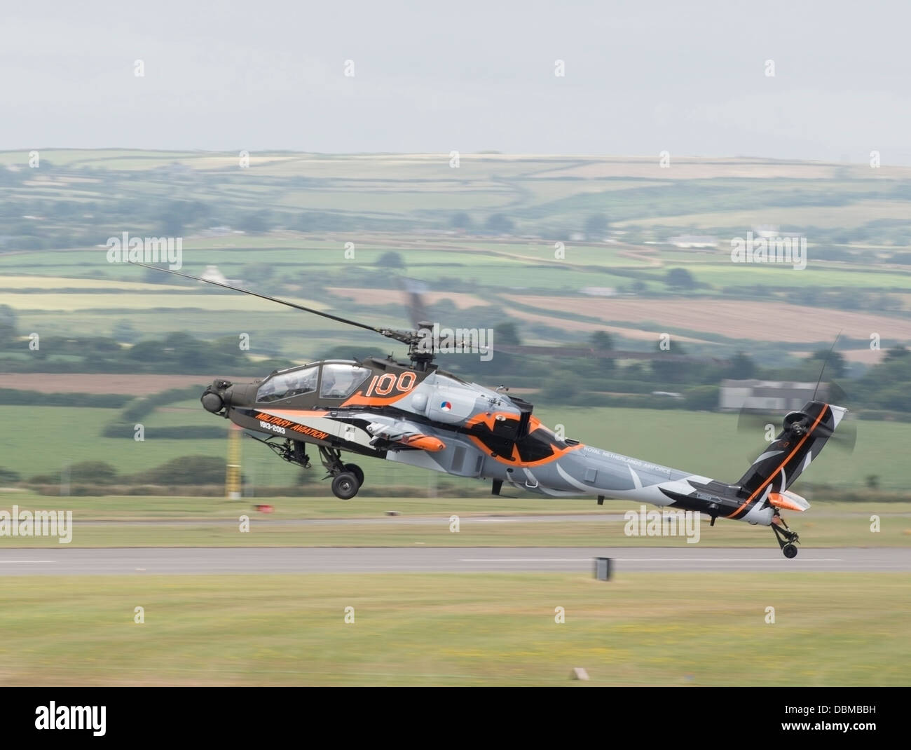 Apache helicopter gunship action hi-res stock photography and images ...