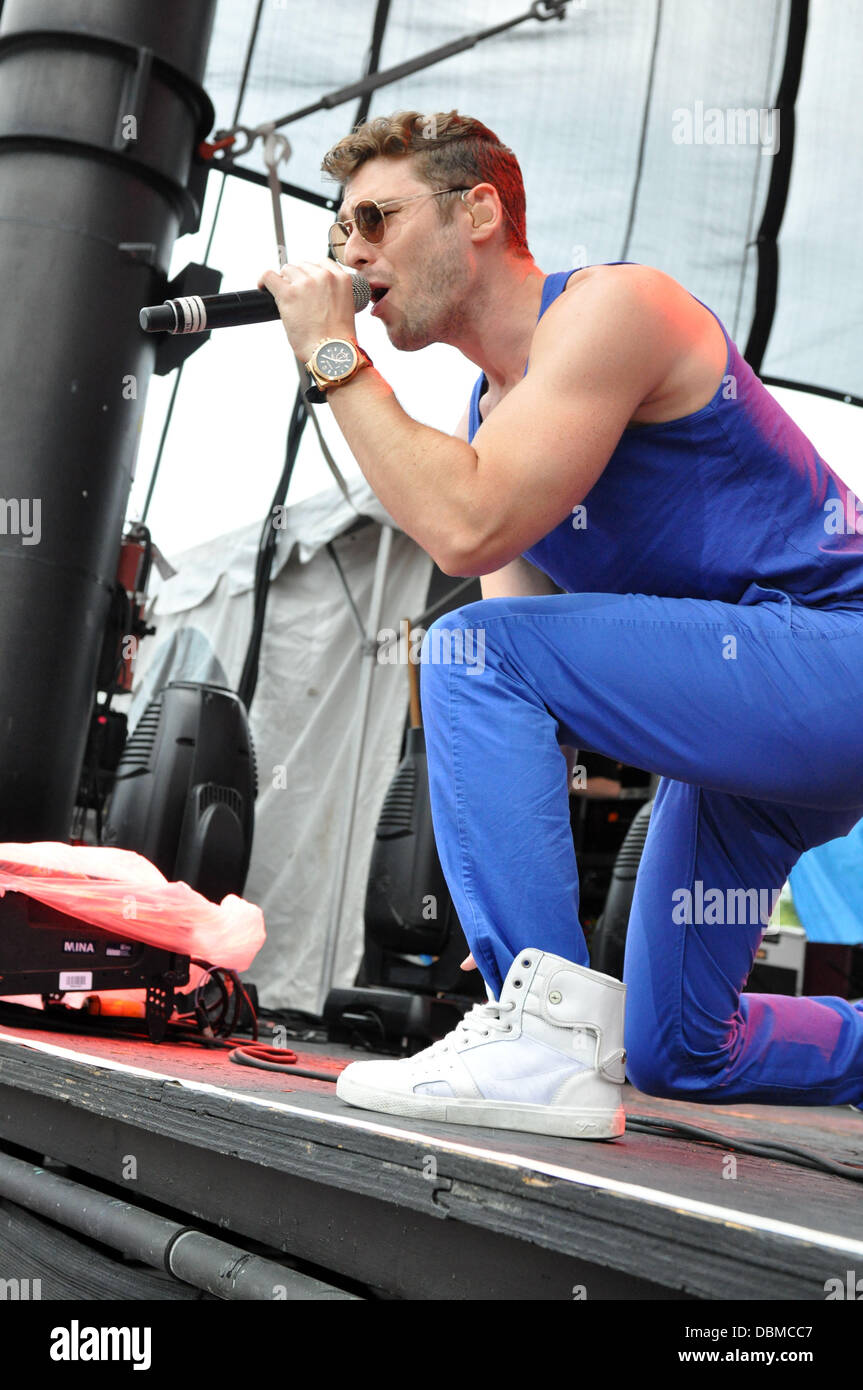 Raleigh, North Carolina, USA. 31st July, 2013. Singer NICK NOONAN of ...