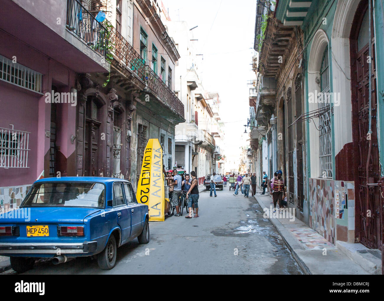 Street screen on old town Havana Stock Photo - Alamy