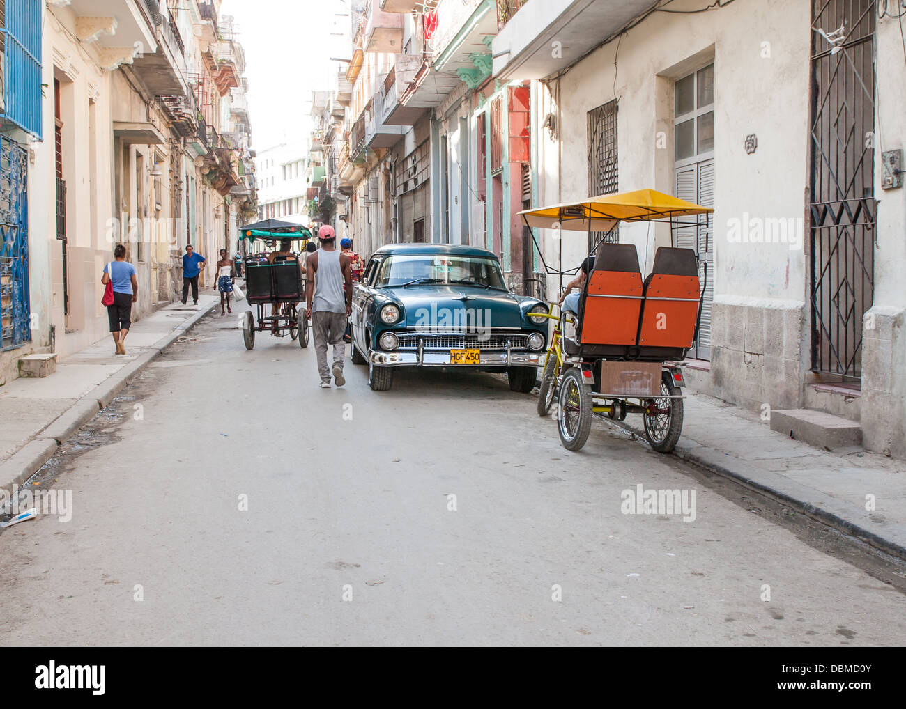 Street screen on old town Havana Stock Photo - Alamy