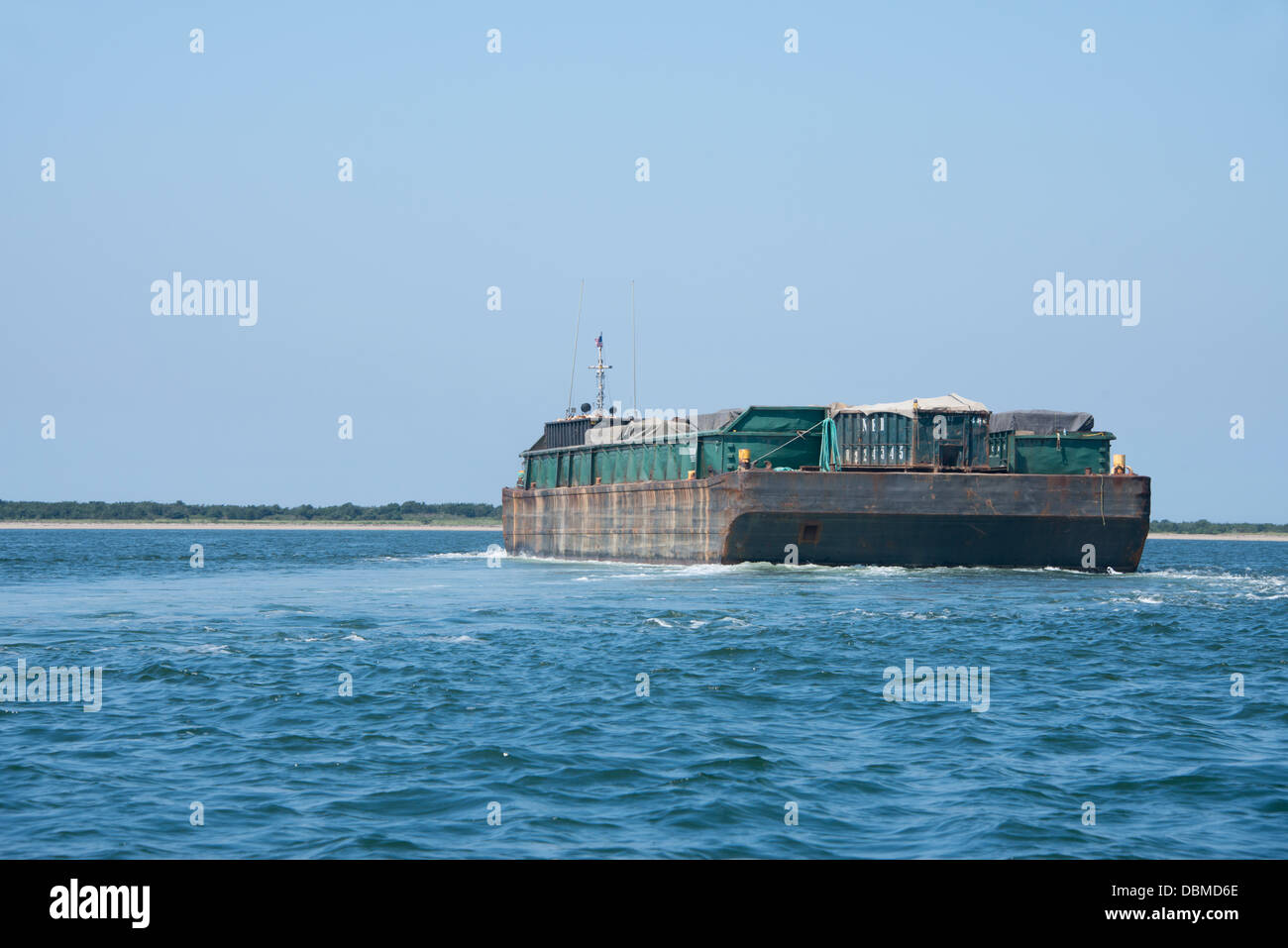 Garbage barge hi-res stock photography and images - Alamy
