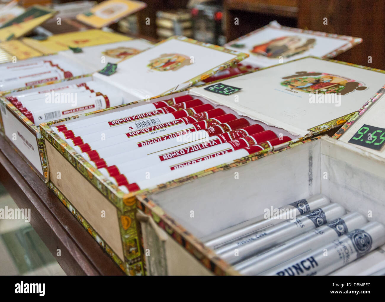 Cuba cuban cigars in hi-res stock photography and images - Alamy